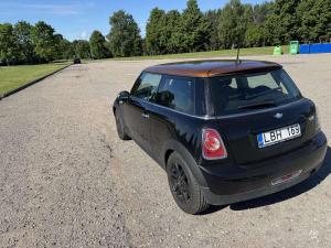 Black MINI One 2013 in Mazeikiai, with an engine capacity of 1.60 L and mileage of 167 thousand km for 3200 €, photo 6 on AUTOMOTO.COM.LV