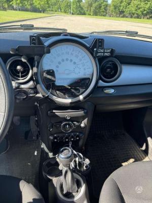 Black MINI One 2013 in Mazeikiai, with an engine capacity of 1.60 L and mileage of 167 thousand km for 3200 €, photo 11 on AUTOMOTO.COM.LV