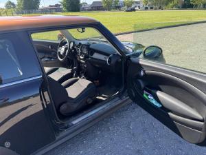 Black MINI One 2013 in Mazeikiai, with an engine capacity of 1.60 L and mileage of 167 thousand km for 3200 €, photo 13 on AUTOMOTO.COM.LV