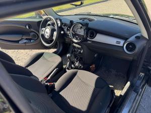 Black MINI One 2013 in Mazeikiai, with an engine capacity of 1.60 L and mileage of 167 thousand km for 3200 €, photo 14 on AUTOMOTO.COM.LV