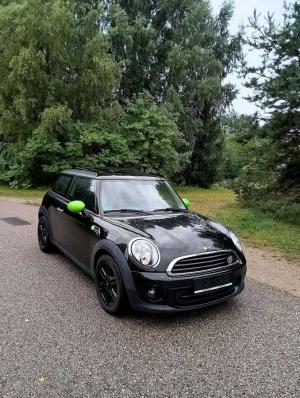Black MINI One 2013 in Ukmerge, with an engine capacity of 1.60 L and mileage of 185 thousand km for 3350 €, photo  on AUTOMOTO.COM.LV