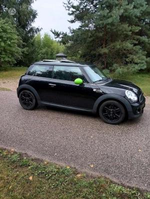 Black MINI One 2013 in Ukmerge, with an engine capacity of 1.60 L and mileage of 185 thousand km for 3350 €, photo 3 on AUTOMOTO.COM.LV