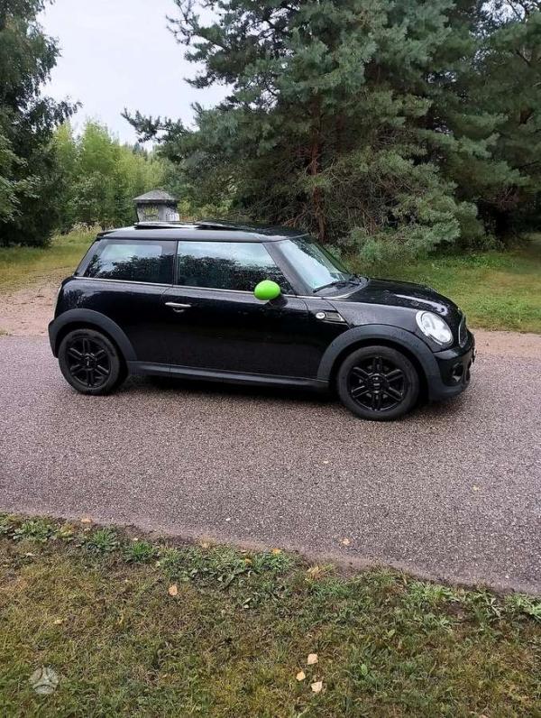 Black MINI One 2013 in Ukmerge, with an engine capacity of 1.60 L and mileage of 185 thousand km for 3350 €, photo 3 on AUTOMOTO.COM.LV