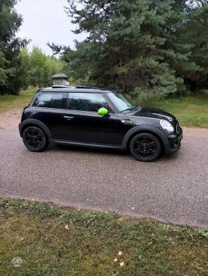 Black MINI One 2013 in Ukmerge, with an engine capacity of 1.60 L and mileage of 185 thousand km for 3350 €, photo 4 on AUTOMOTO.COM.LV