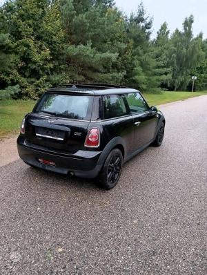 Black MINI One 2013 in Ukmerge, with an engine capacity of 1.60 L and mileage of 185 thousand km for 3350 €, photo 5 on AUTOMOTO.COM.LV