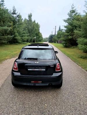 Black MINI One 2013 in Ukmerge, with an engine capacity of 1.60 L and mileage of 185 thousand km for 3350 €, photo 6 on AUTOMOTO.COM.LV