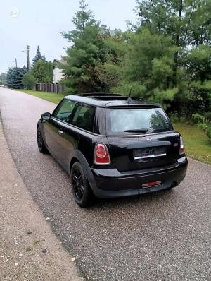 Black MINI One 2013 in Ukmerge, with an engine capacity of 1.60 L and mileage of 185 thousand km for 3350 €, photo 7 on AUTOMOTO.COM.LV