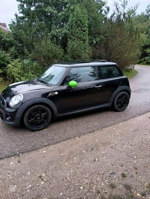 Black MINI One 2013 in Ukmerge, with an engine capacity of 1.60 L and mileage of 185 thousand km for 3350 €, photo 8 on AUTOMOTO.COM.LV