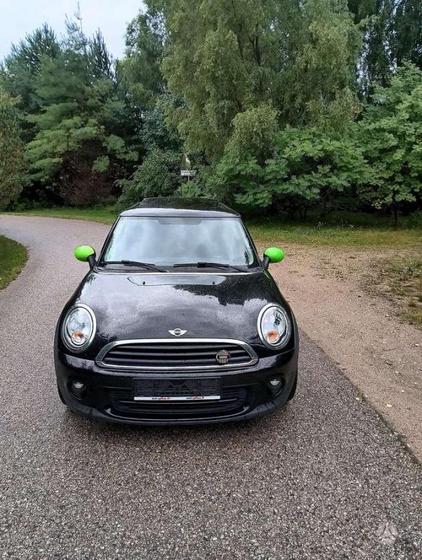 Black MINI One 2013 in Ukmerge, with an engine capacity of 1.60 L and mileage of 185 thousand km for 3350 €, photo 10 on AUTOMOTO.COM.LV