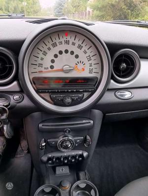 Black MINI One 2013 in Ukmerge, with an engine capacity of 1.60 L and mileage of 185 thousand km for 3350 €, photo 13 on AUTOMOTO.COM.LV