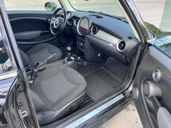 Black MINI One 2013 in Vilnius, with an engine capacity of 1.60 L and mileage of 130 thousand km for 2450 €, photo 8 on AUTOMOTO.COM.LV