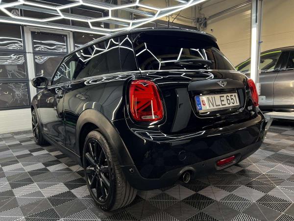 Black MINI One 2019 in Siauliai, with an engine capacity of 1.50 L and mileage of 49 thousand km for 10500 €, photo 4 on AUTOMOTO.COM.LV