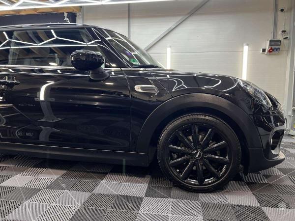 Black MINI One 2019 in Siauliai, with an engine capacity of 1.50 L and mileage of 49 thousand km for 10500 €, photo 7 on AUTOMOTO.COM.LV