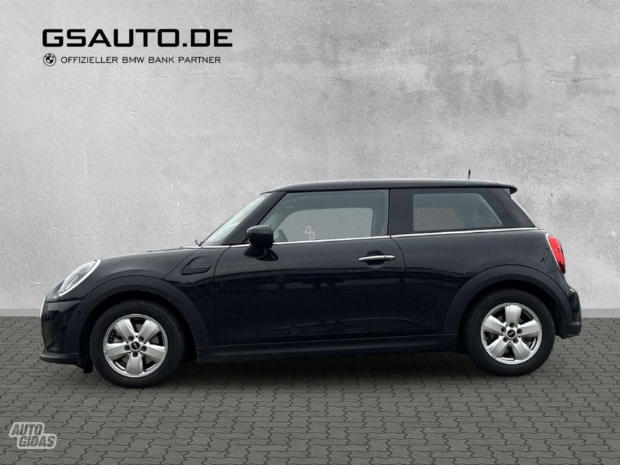 Black MINI One 2022 in Kaunas, with an engine capacity of 1.50 L and mileage of 12 thousand km for 23945 €, photo 4 on AUTOMOTO.COM.LV