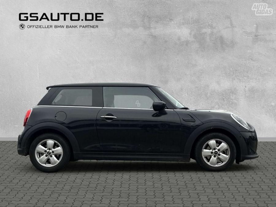 Black MINI One 2022 in Kaunas, with an engine capacity of 1.50 L and mileage of 12 thousand km for 23945 €, photo 7 on AUTOMOTO.COM.LV