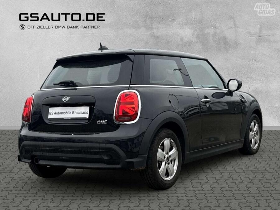 Black MINI One 2022 in Kaunas, with an engine capacity of 1.50 L and mileage of 12 thousand km for 23945 €, photo 8 on AUTOMOTO.COM.LV