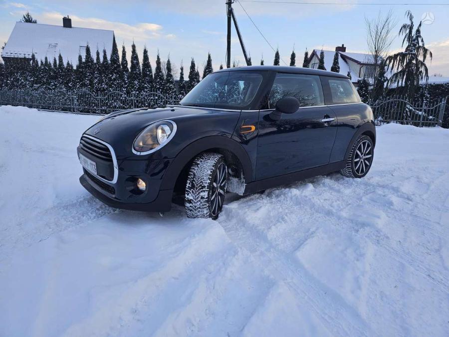 Blue MINI One 2019 in Taurage, with an engine capacity of 1.50 L and mileage of 94 thousand km for 9100 €, photo 2 on AUTOMOTO.COM.LV