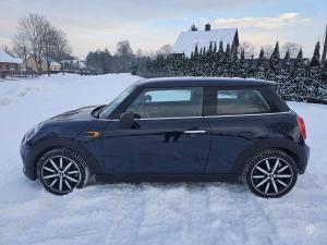 Blue MINI One 2019 in Taurage, with an engine capacity of 1.50 L and mileage of 94 thousand km for 9100 €, photo 3 on AUTOMOTO.COM.LV