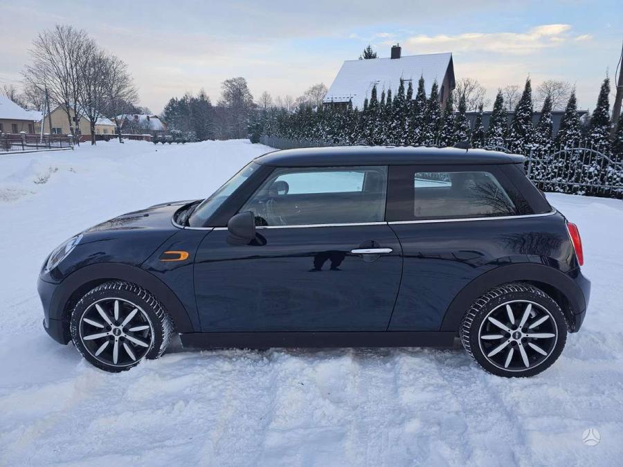 Blue MINI One 2019 in Taurage, with an engine capacity of 1.50 L and mileage of 94 thousand km for 9100 €, photo 3 on AUTOMOTO.COM.LV