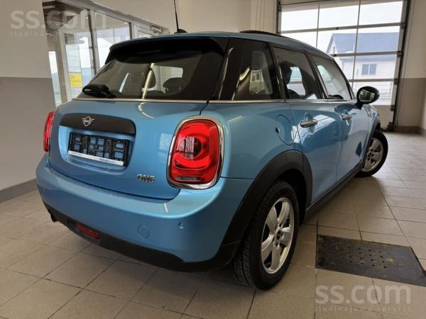Blue MINI One 2018 in Tukums, with an engine capacity of 1.50 L and mileage of 50 thousand km for 10900 €, photo 3 on AUTOMOTO.COM.LV