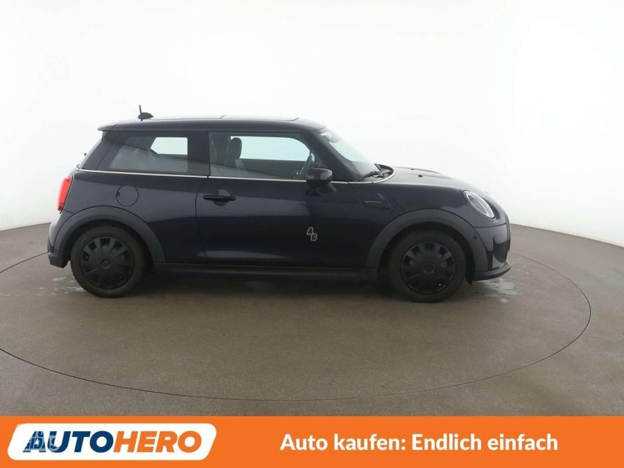 Blue MINI One 2021 in Kaunas, with an engine capacity of 1.50 L and mileage of 27 thousand km for 21689 €, photo 7 on AUTOMOTO.COM.LV