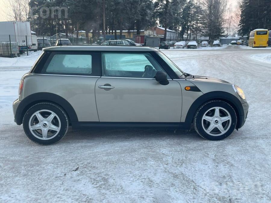 Brown MINI One 2009 in Riga, with an engine capacity of 1.40 L and mileage of 0 thousand km for 2999 €, photo 6 on AUTOMOTO.COM.LV