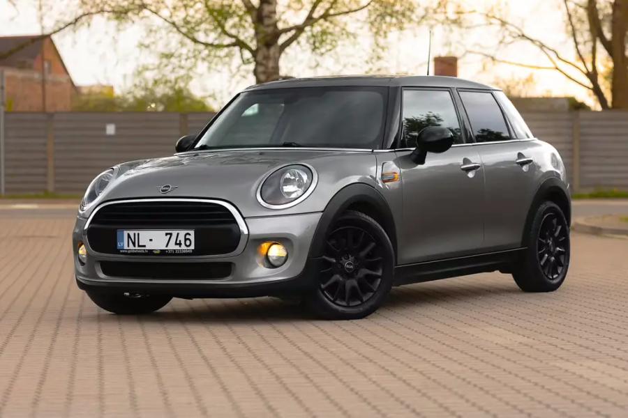 Brown MINI One 2018 in Jelgava, with an engine capacity of 1.50 L and mileage of 210 thousand km for 8700 €, photo 1 on AUTOMOTO.COM.LV