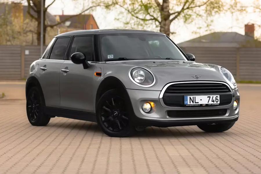 Brown MINI One 2018 in Jelgava, with an engine capacity of 1.50 L and mileage of 210 thousand km for 8700 €, photo 3 on AUTOMOTO.COM.LV