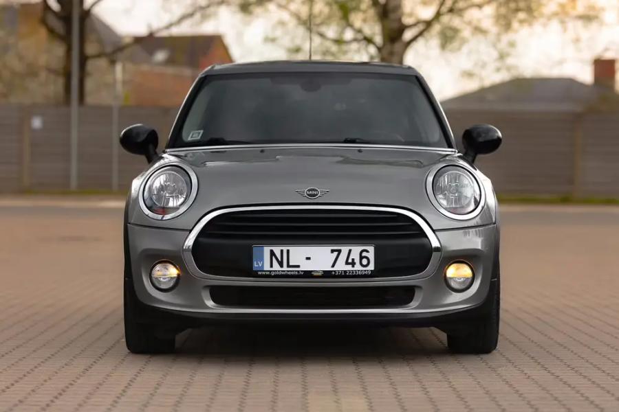 Brown MINI One 2018 in Jelgava, with an engine capacity of 1.50 L and mileage of 210 thousand km for 8700 €, photo 4 on AUTOMOTO.COM.LV