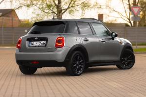 Brown MINI One 2018 in Jelgava, with an engine capacity of 1.50 L and mileage of 210 thousand km for 8700 €, photo 6 on AUTOMOTO.COM.LV