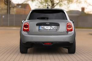 Brown MINI One 2018 in Jelgava, with an engine capacity of 1.50 L and mileage of 210 thousand km for 8700 €, photo 7 on AUTOMOTO.COM.LV