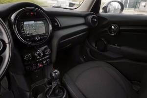 Brown MINI One 2018 in Jelgava, with an engine capacity of 1.50 L and mileage of 210 thousand km for 8700 €, photo 11 on AUTOMOTO.COM.LV