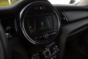 Brown MINI One 2018 in Jelgava, with an engine capacity of 1.50 L and mileage of 210 thousand km for 8700 €, photo 14 on AUTOMOTO.COM.LV