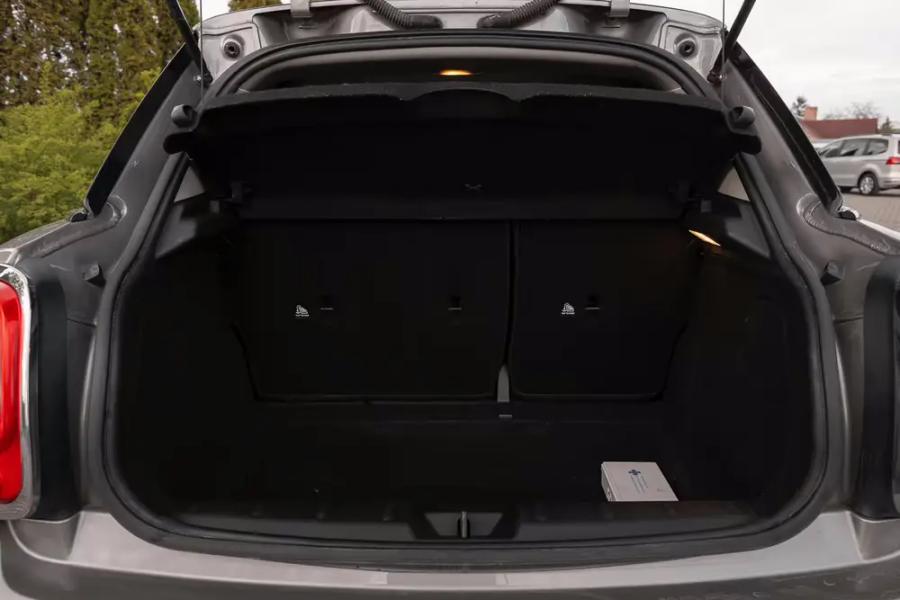 Brown MINI One 2018 in Jelgava, with an engine capacity of 1.50 L and mileage of 210 thousand km for 8700 €, photo 20 on AUTOMOTO.COM.LV
