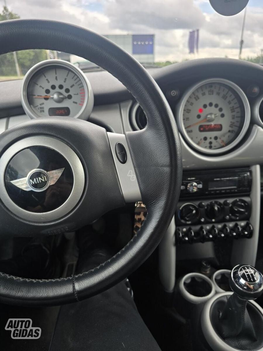 MINI One 2002 in Siauliai, with an engine capacity of 1.60 L and mileage of 200 thousand km for 1260 €, photo 4 on AUTOMOTO.COM.LV