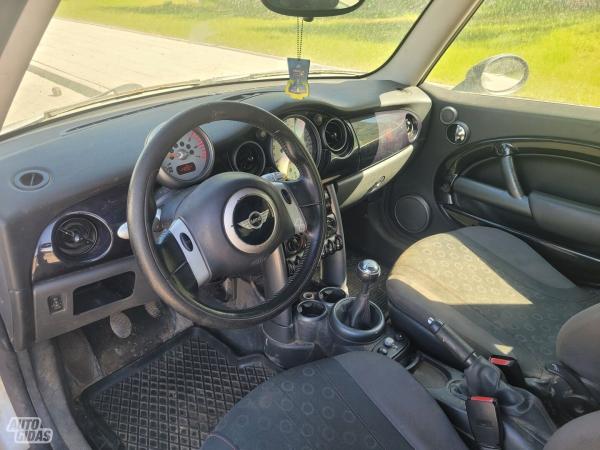 MINI One 2006 in Vilnius, with an engine capacity of 1.40 L and mileage of 271 thousand km for 1250 €, photo 9 on AUTOMOTO.COM.LV