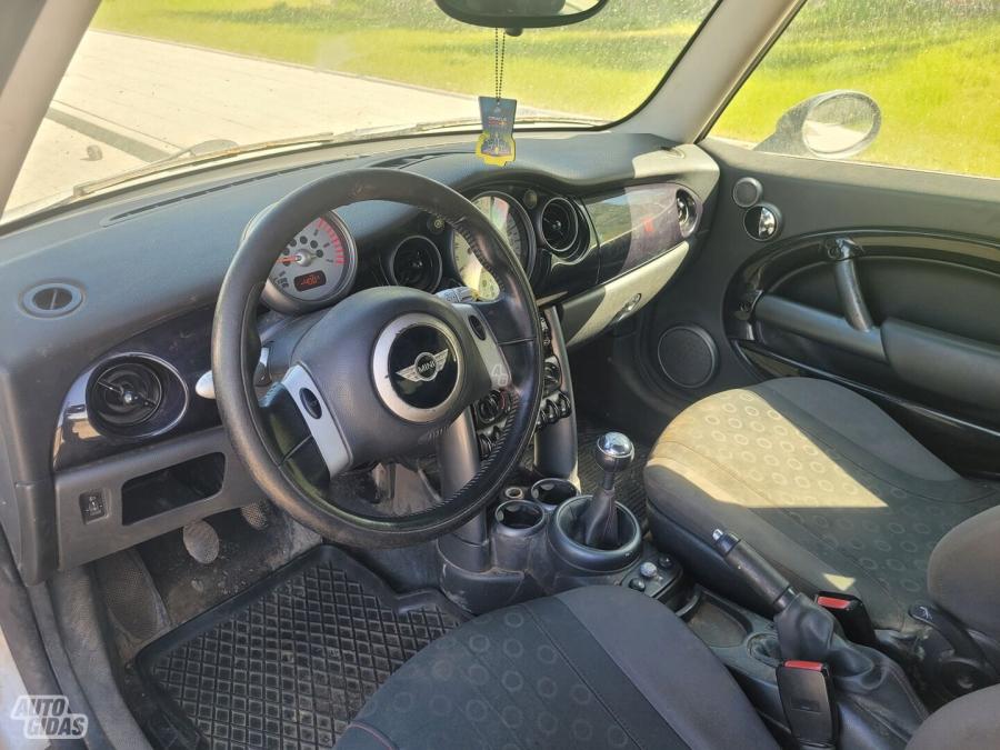 MINI One 2006 in Vilnius, with an engine capacity of 1.40 L and mileage of 271 thousand km for 1250 €, photo 10 on AUTOMOTO.COM.LV