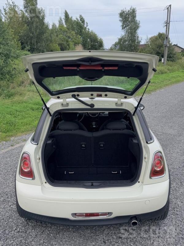 MINI One 2011 Rīga vietnē MINI One 2011 Rīga, ar dzinēja tilpumu 1.60 L un nobraukumu 193 tūkst. km par 3195 €, foto 8 vietnē AUTOMOTO.COM.LV