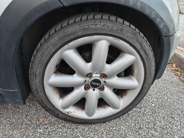 Pelēks MINI One D 2005 Tallina, ar dzinēja tilpumu 1.40 L un nobraukumu 263 tūkst. km par 1250 €, foto 6 vietnē AUTOMOTO.COM.LV