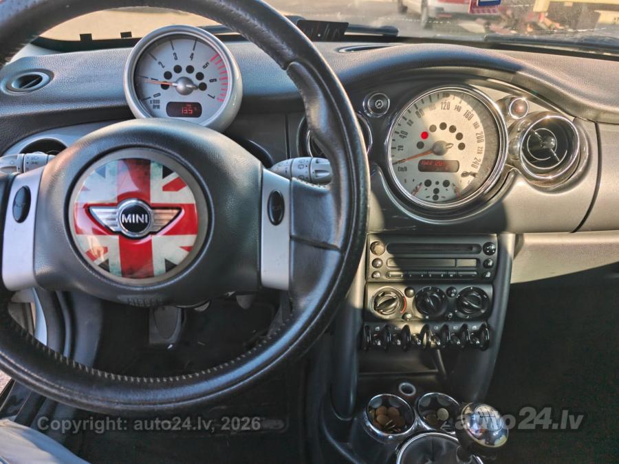 Grey MINI One D 2005 in Tallinn, with an engine capacity of 1.40 L and mileage of 263 thousand km for 1250 €, photo 9 on AUTOMOTO.COM.LV