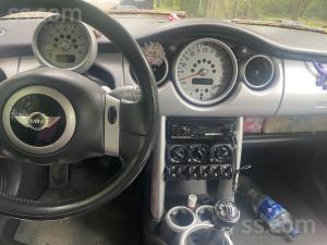 Green MINI One 2002 in Riga, with an engine capacity of 1.60 L and mileage of 255 thousand km for 699 €, photo 5 on AUTOMOTO.COM.LV
