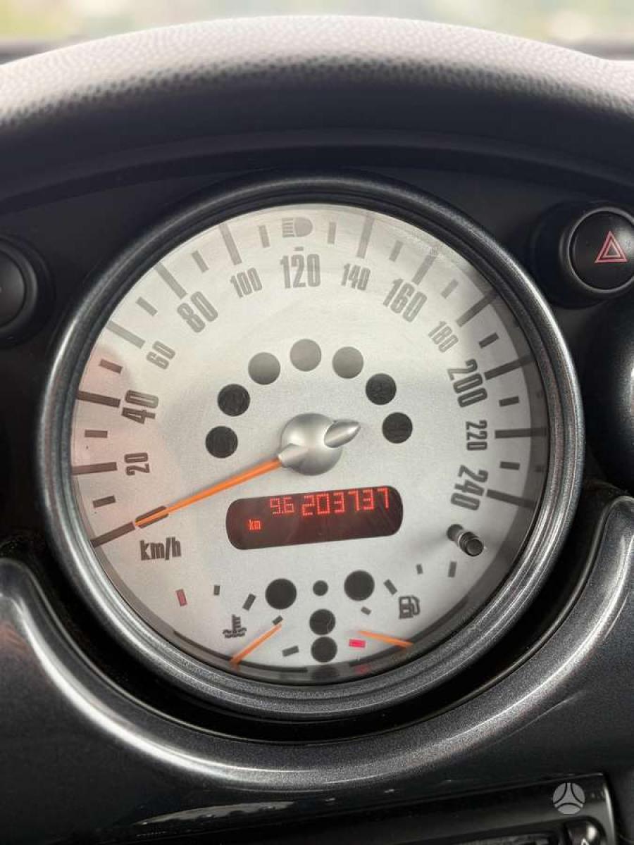 Zaļš MINI One 2003 Utena, ar dzinēja tilpumu 1.60 L un nobraukumu 204 tūkst. km par 820 €, foto 10 vietnē AUTOMOTO.COM.LV
