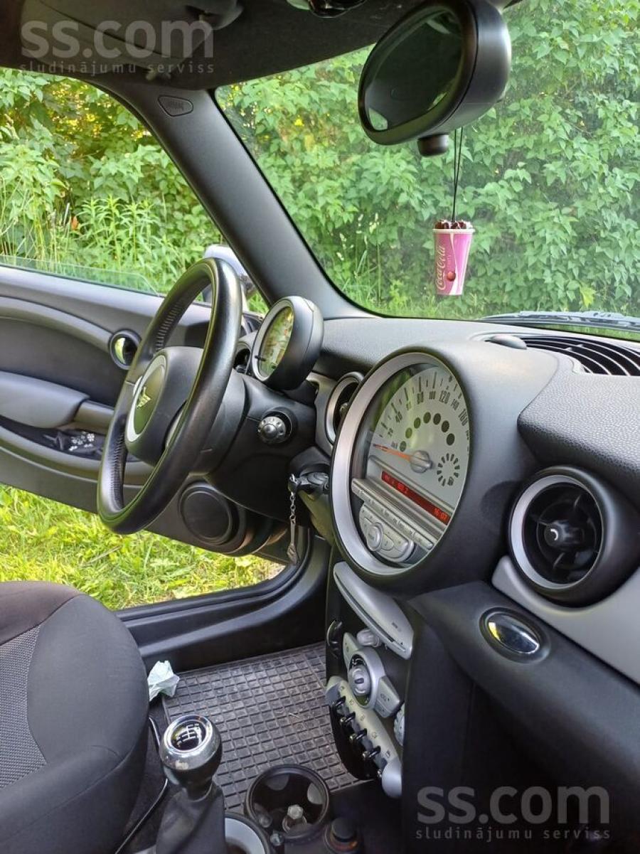 Green MINI One 2007 in Riga, with an engine capacity of 1.40 L and mileage of 130 thousand km for 3200 €, photo 4 on AUTOMOTO.COM.LV
