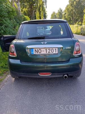 Green MINI One 2007 in Riga, with an engine capacity of 1.40 L and mileage of 130 thousand km for 3200 €, photo 5 on AUTOMOTO.COM.LV