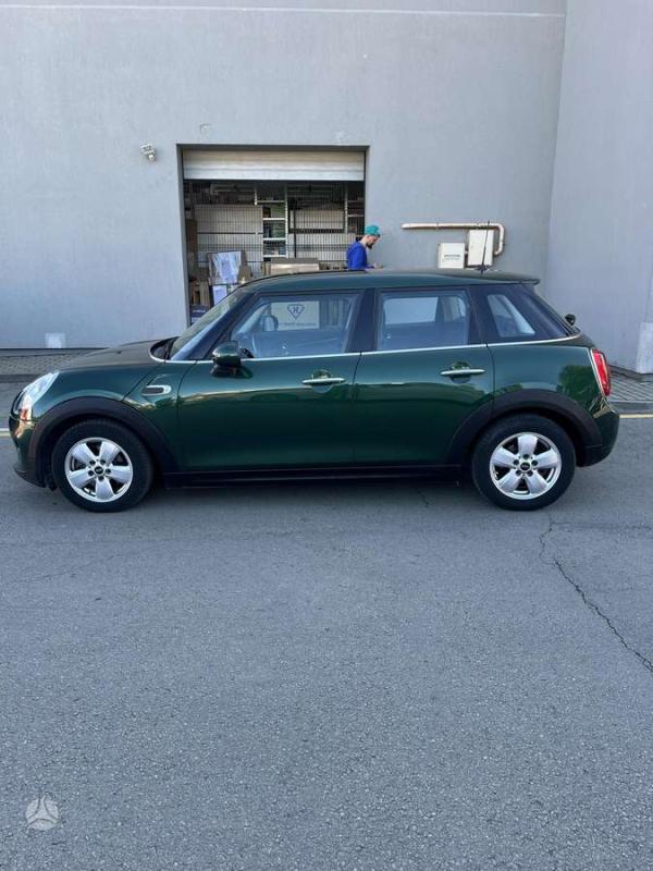 Green MINI One 2015 in Panevezys, with an engine capacity of 1.50 L and mileage of 184 thousand km for 5500 €, photo 9 on AUTOMOTO.COM.LV