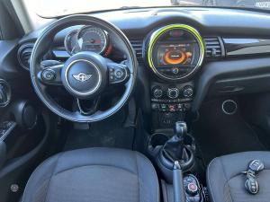 Green MINI One 2015 in Panevezys, with an engine capacity of 1.50 L and mileage of 184 thousand km for 5500 €, photo 11 on AUTOMOTO.COM.LV