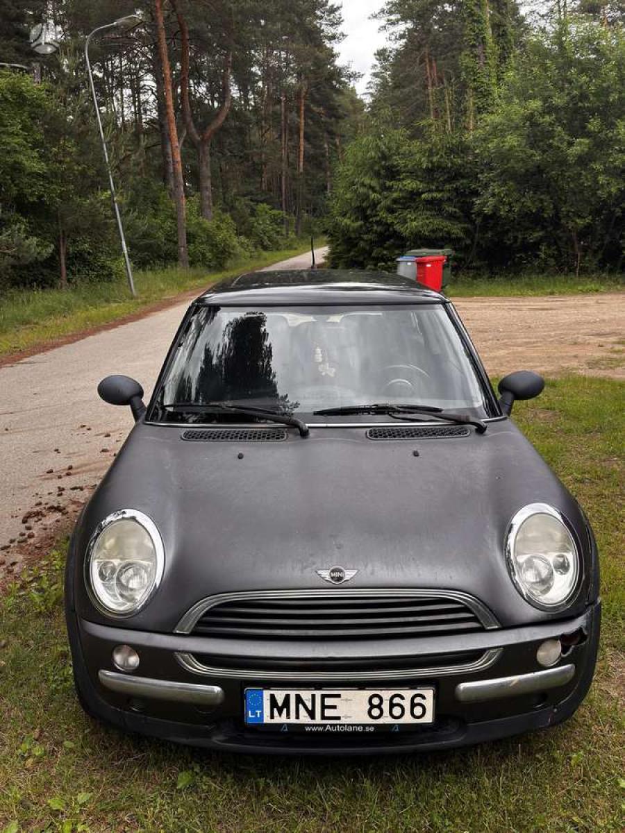 Grey MINI One 2002 in Vilnius, with an engine capacity of 1.60 L and mileage of 202 thousand km for 700 €, photo 4 on AUTOMOTO.COM.LV