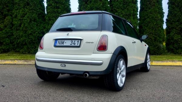 Grey MINI One 2004 in Riga, with an engine capacity of 2.00 L and mileage of 267 thousand km for 2200 €, photo 2 on AUTOMOTO.COM.LV