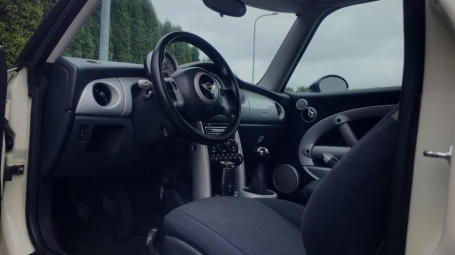 Pelēks MINI One 2004 Rīga, ar dzinēja tilpumu 2.00 L un nobraukumu 267 tūkst. km par 2200 €, foto 14 vietnē AUTOMOTO.COM.LV