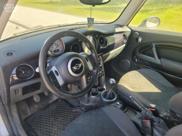 Grey MINI One 2006 in Vilnius, with an engine capacity of 1.40 L and mileage of 271 thousand km for 1250 €, photo 10 on AUTOMOTO.COM.LV